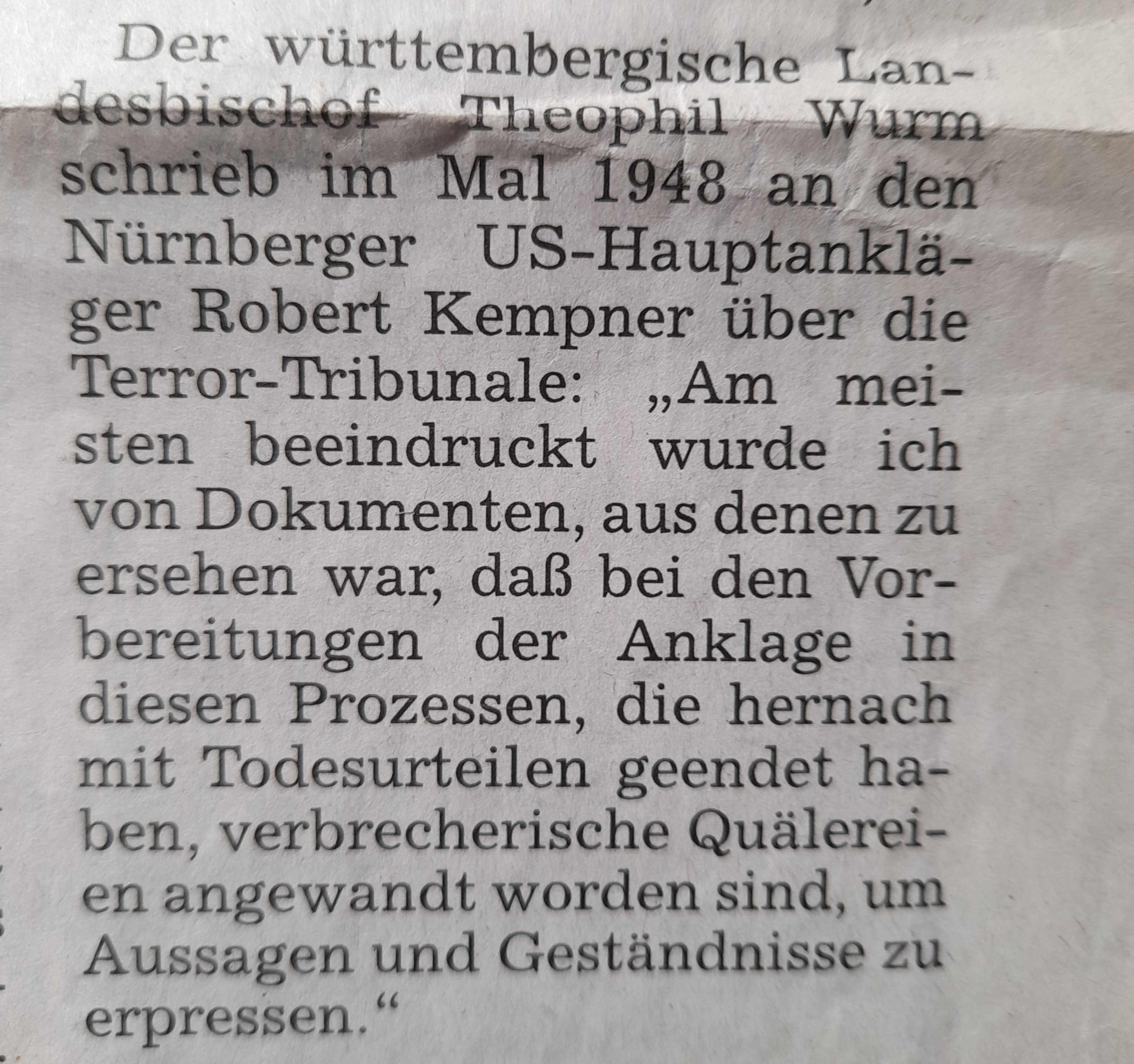 Der siegreiche König richtet sich auf seinem Thron ein und lässt seine ...