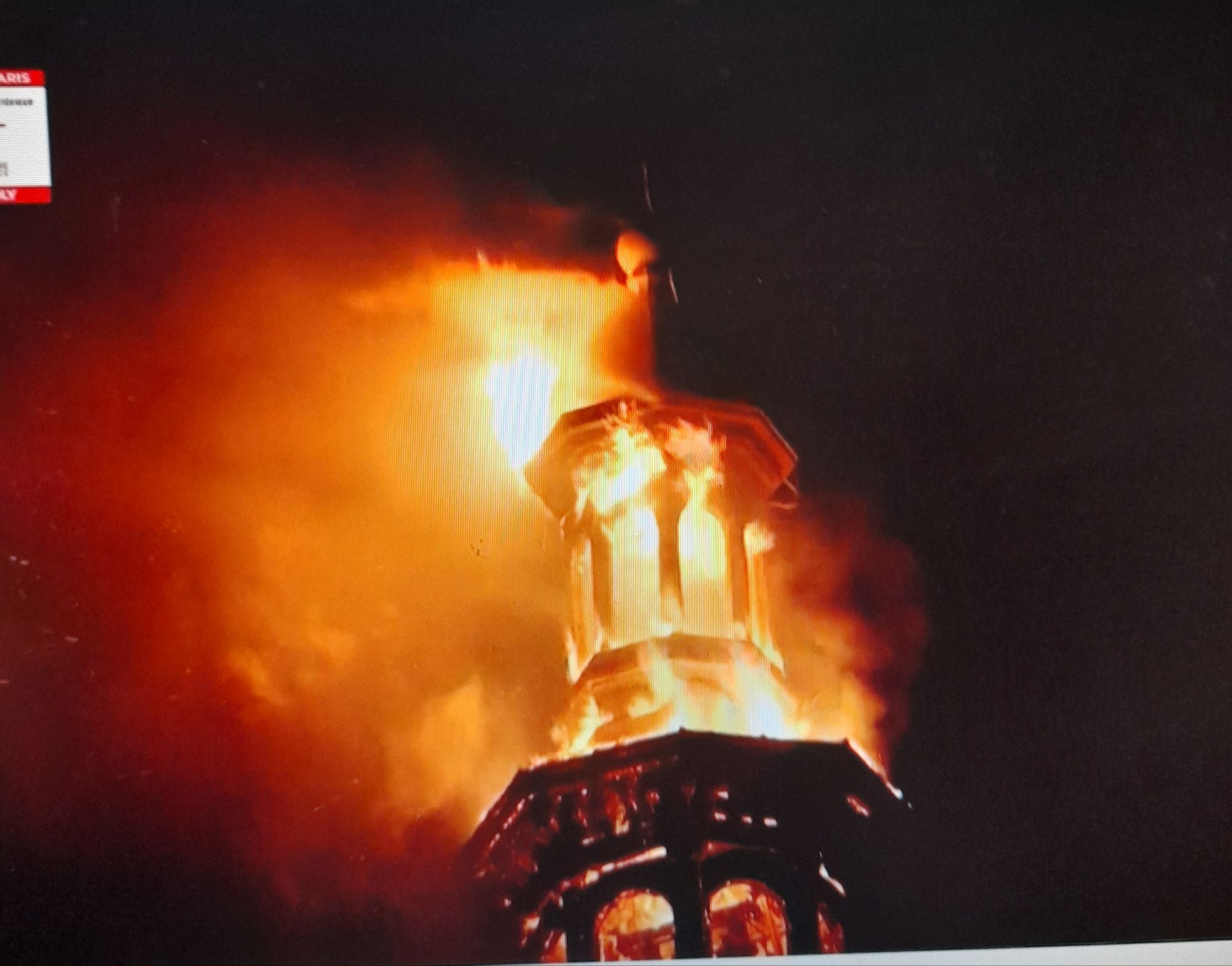 Feuer im alten Rathaus von Paris … – Klara Fall: das glaube, wer mag